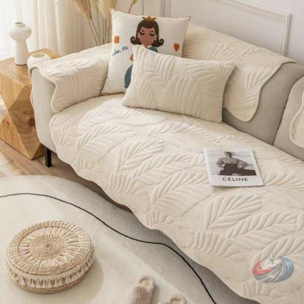 ソファカバー★ナチュラルな生地が優しい風合いで，通気性もよくて、心地よい肌触りは季節を選ばず四季通用です。★常に座っている座面部分は磨耗などが厳しいでしょう。座面の色を変えることだけでソファーのイメージもガラっと変えます。★ご自宅のインテリ...