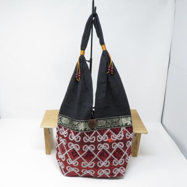 商品コード：NMDC2005商品名：コットンバッグ　可愛いバッグ　小　ワインレッド黒　スパンコール商品タイプ：バッグ輸入国：マレーシアサイズ：約18cm（手持ち部分含む約46cm）cm＊　約26cm（横幅　底　約18cm）　約8cm（マチ)...