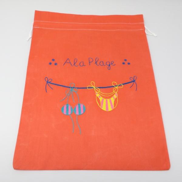 商品コード：NVDC3059商品名：かわいい刺繍入　巾着袋 ベトナム雑貨　ペール・バイオレット・レッド　A la Plage商品タイプ：小物いれ輸入国：ベトナムサイズ：37cm＊28cm材質：コットン裏面：無地裏地：無しデザインの可愛いベト...