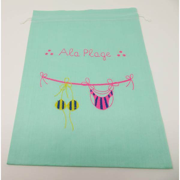 商品コード：NVDC5537商品名：かわいい刺繍入　巾着袋 ベトナム雑貨　ライトグリーン２　A la Plage商品タイプ：小物いれ輸入国：ベトナムサイズ：37cm＊28cm材質：コットン裏面：無地裏地：無しデザインの可愛いベトナムの刺繍入...