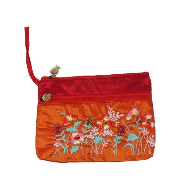 商品コード：nvdd5012商品名：シルク刺繍ビーズ付きポーチ　赤・オレンジ　ビーズ：黄色商品タイプ：小物入れ輸入国：ベトナムサイズ：約14cm×約19cmデザインの可愛いシルク刺繍ポーチです。小さめなのでカバンの中で小物いれとして便利です...