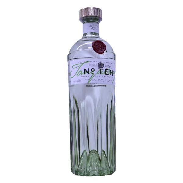 1960年代に誕生した手作りのオリジナル蒸留器「TINY TEN（タイニーテン）」。この400Lしか入らないスワンネックの小型単式タイプを使用した蒸留こそが「タンカレー ナンバーテン」のハートになっています。さらにフレッシュな生のフルーツや...