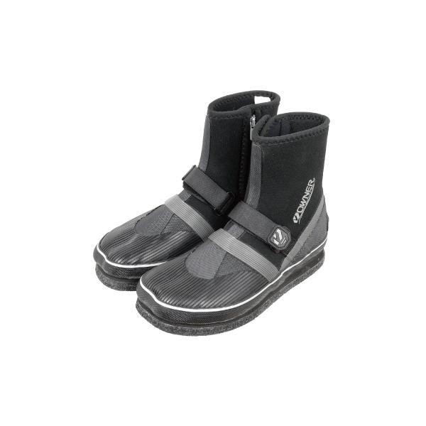 履きやすい鮎トップタビがカットフェルトを装備し登場！中丸タイプを追加しました。カットフェルトで屈曲性アップでグリップ感向上。日本時の足型に合わせた幅広タイプ。品質の高い台湾製。YKKファスナーを使用。クッションミッドソール搭載。