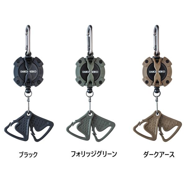 ルアー交換時にスナップやラインを固定できるアシスト機能が付いたクリップオンリール（360°回転・最長70cm）。クリップ or カラビナでゲームベストやバッグに簡単装着できます。スナップホルダーも2pcs標準装備！●サイズ：152mm×38...