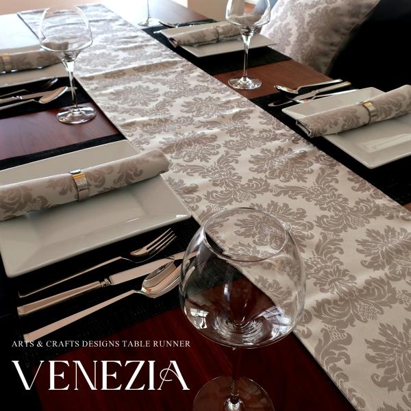 テーブルランナー 30cm×220cm ヴェネチアは、伝統的なダマスク柄が印象的なジャガード織のテキスタイルです。ヴィンテージ調のデザインが、どんなテーブルにも華やかな雰囲気を演出します。モダンなインテリアに合わせても素敵なデザインパターン...