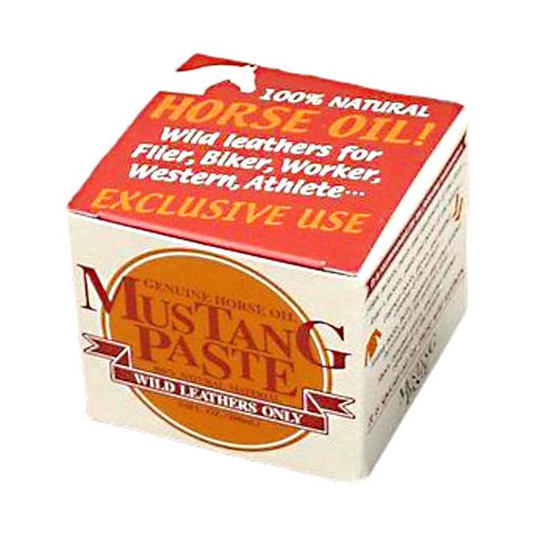 【A-2　B-3　G-1などのフライトジャケットやパンツ、その他ミリタリーレザー 。ビッグツインライダーのためのジャケットやパンツ、イクイップメント 。ハードな革で作られたエンジニアブーツやグローブ、ワ】 検索キーワード:　 家庭用インテリ...