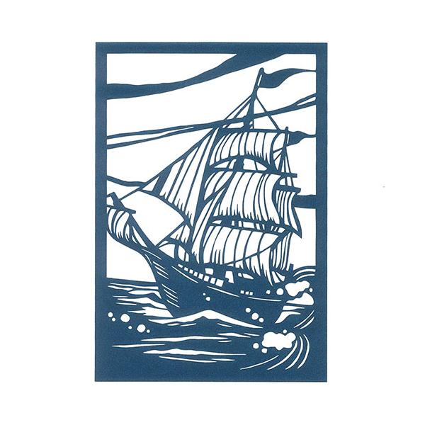 【大海原を勢い良く進んでいる船の絵柄。手順は青い絵柄部分を切るだけ!。裏返して付属の白い台紙に貼れば完成です!港のある街の写真を背景にするなどオリジナリティを楽しむのに最適な切り絵キットです。A5サイズ】 検索キーワード:　 ホビー|学習・...