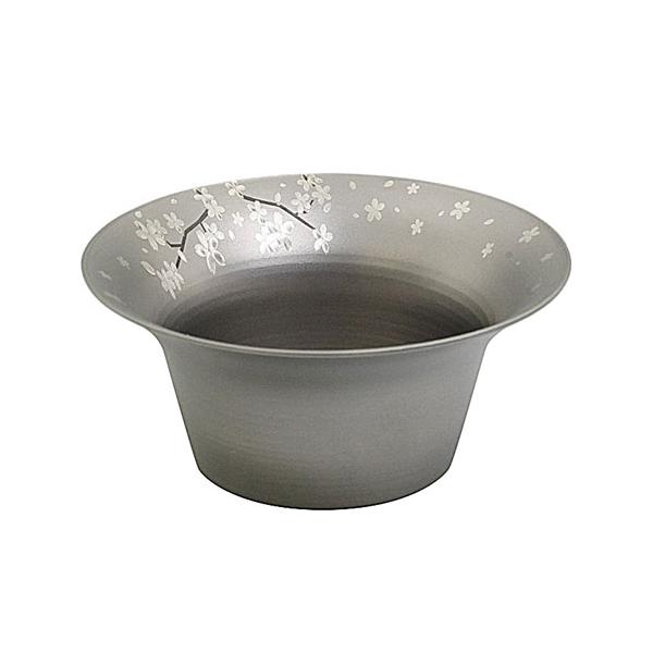 【チタン製のお猪口です。絵柄はレーザーを使用して印刷しているため、半永久的に消えることはありません。ドライなお酒を楽しむのに適した形状をしています。酒器に唇を当てた瞬間の滑らかな飲み口から始まる最高の日】 検索キーワード:　 キッチン用品|...