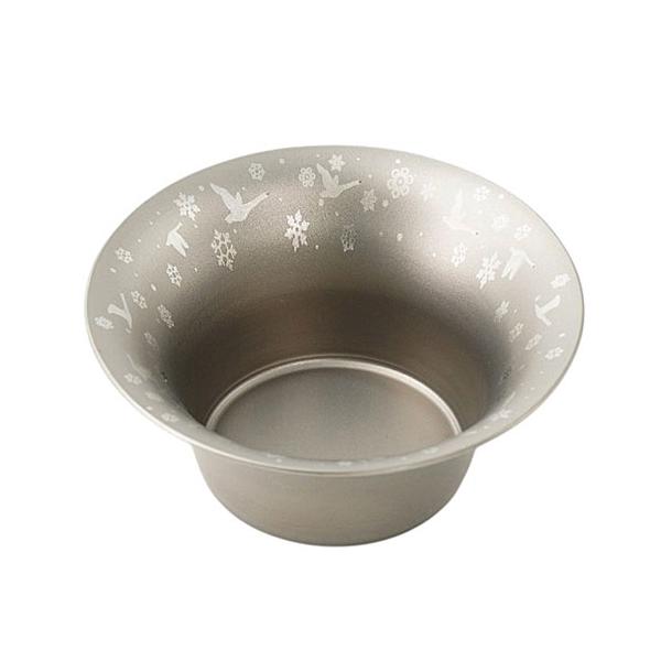 【チタン製のお猪口です。絵柄はレーザーを使用して印刷しているため、半永久的に消えることはありません。ドライなお酒を楽しむのに適した形状をしています。酒器に唇を当てた瞬間の滑らかな飲み口から始まる最高の日】 検索キーワード:　 キッチン用品|...