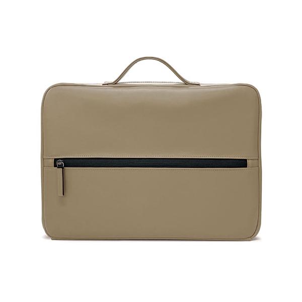 【 自立するPCバッグ。大きく開く開口部で出し入れも簡単。 上質素材を使用した型崩れしにくい作り。 A4書類対応のインナーポケット付き。 アクセサリーを収納できるフロントポケットは、外側に膨らまない設計】 検索キーワード:ナカバヤシ|NAK...