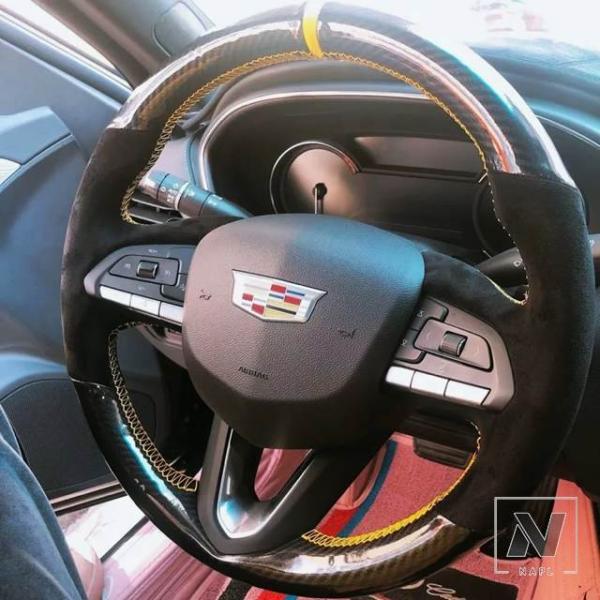 キャデラック カスタムステアリングホイールカバー手縫製スエードカーボンレザー ATS-L XTS ATS 28T SRX エスカレード 2015■仕様 【爆買】重要な化学物質:なしサイズ:25 * 10 * 5特殊機能:四季汎 直径:38c...