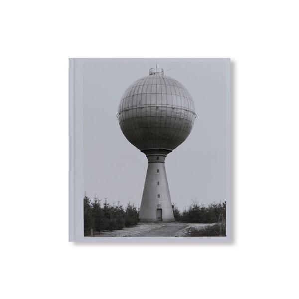 ドイツ人フォトグラファーデュオ、ベルント&amp;ヒラ・ベッヒャーの作品集。2022年7月から11月までメトロポリタン美術館で開催された展覧会に伴い刊行された。二者は50年以上にわたり、ドイツ、フランス、ベルギー、オランダ、イギリス、アメリ...