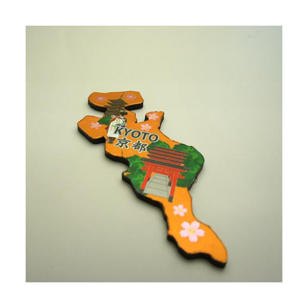 関西マグネット?京都らしい舞子さんと鳥居が描かれたマグネットです。3つはめ合わせて集めたくなる★【素材】メタル【サイズ】約10cm×3.8cm