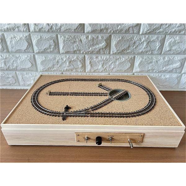 HOナロー (9mm,R103,コード60) 手動ターンテーブル付きナローゲージレイアウトベース｜IMONフレキ + PWMパワーパック当店オリジナルの手動ターンテーブルを搭載した、卓上サイズのナローゲージレイアウトベースです。ターンテーブ...