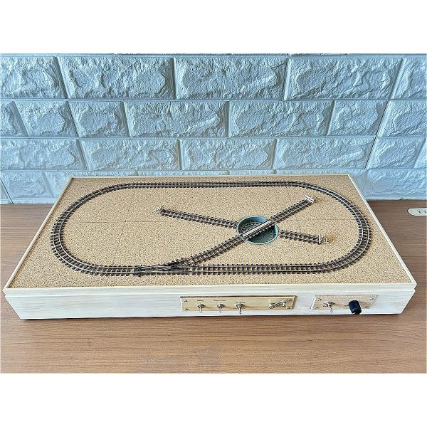 HOナロー (9mm,R115,コード80) 手動ターンテーブル付きナローゲージレイアウトベース｜PECOフレキ + PWMパワーパック当店オリジナルの手動ターンテーブルを搭載した、卓上サイズのナローゲージレイアウトベースです。ターンテーブ...