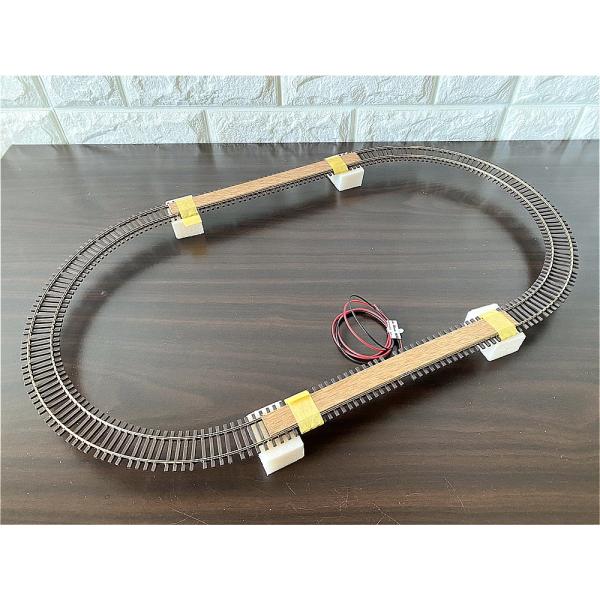 16.5mmの小型動力で遊ぶ為の手曲げフレキシブルレールです。PECOのOO/HOゲージ(SL-8300)フレキシブルレール(コード83)を、半径135mmに曲げて、フィーダー線をハンダしました。On30用として使用する場合は枕木を適当に間...