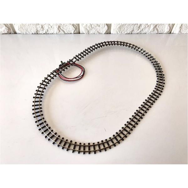 直線部分が長くなって新登場！(9.5mm→12.5mm)PECOのSL-400を半径103mmの小判型に曲げて、フィーダー線をハンダしました。お好きなベースに置いて、フィーダー線をお手持ちのパワーパックと接続するだけでカンタンに楽しめます。...