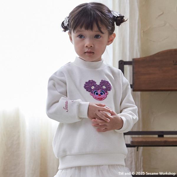 ■トドラー■「SESAME STREET」に登場するキャラクターたちのお顔が目を引くトレーナーです。起毛感のあるアップリケやロゴ刺しゅうでおしゃれに仕上げました。首元をさりげなくカバーするプチハイネックを採用。80、90サイズのみバックネッ...