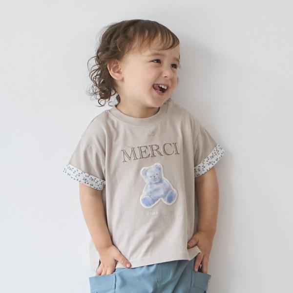■トドラー■やさしいタッチで描かれた胸元のモチーフアップリケが目を引くTシャツです。フランス語でありがとうを意味する「MERCI」のロゴを刺しゅうしています。袖口に配した小花柄の生地も可愛らしいポイント。ナチュラルな色合いで着回しやすく、デ...