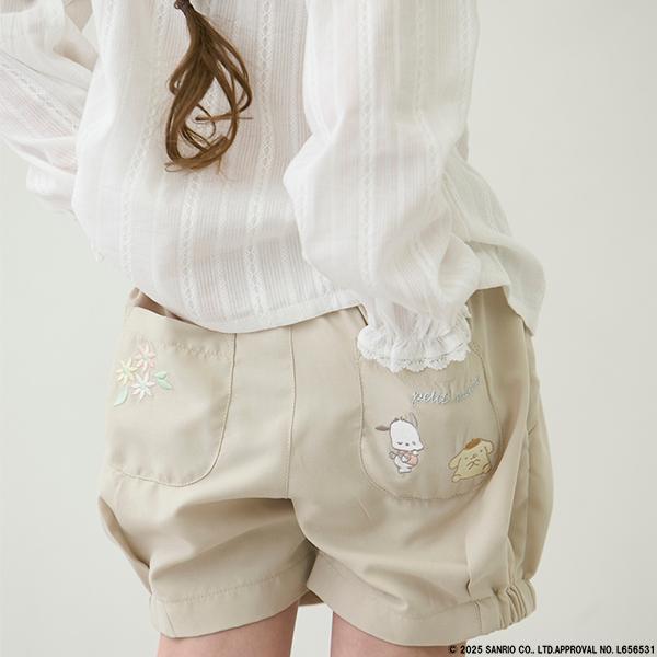 ■トドラー■サンリオキャラクターズの刺しゅうや総柄が可愛らしいショートパンツです。カラーによってモチーフが異なり、お気に入りのデザインを楽しめます。アイボリーの花柄には、マイメロディをたっぷりと取り入れているのもこだわりのポイント。ふっくら...
