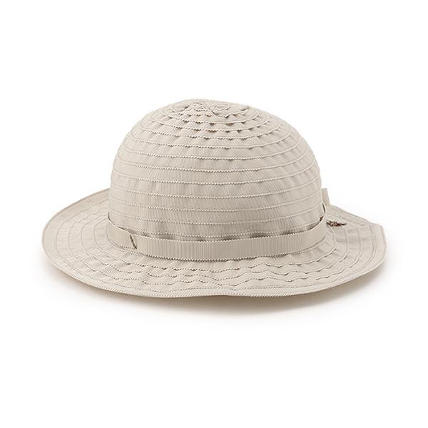 ■ベビー■グログランリボンが可愛らしいアクセントのハットです。いつものコーディネートに取り入れるだけで、おしゃれに仕上がります。内側にスベリがついており、フィット感を調整できるのも魅力。あご紐を備えているので、風で飛ばされてしまう心配もあり...