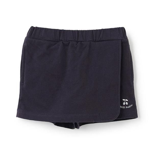 ■トドラー■裾から覗くさくらんぼとロゴの刺繍が上品でかわいらしい、ラップ風スカートです。シンプルなデザインは着回ししやすくどんなコーディネートにも使えること間違いなし。インパン付きでさらっと履けるのもうれしいポイントです。両側にポケットつき...