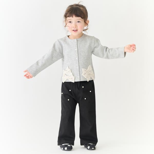 ■トドラー■パールがアクセントになった上品な印象のカットパンツです。裾に向かって程よく広がるシルエットで、女の子らしさを演出。フロントとバックにそれぞれポケットがついているのもうれしいポイントです。ウエストは総ゴム仕様なので、スムーズなお着...