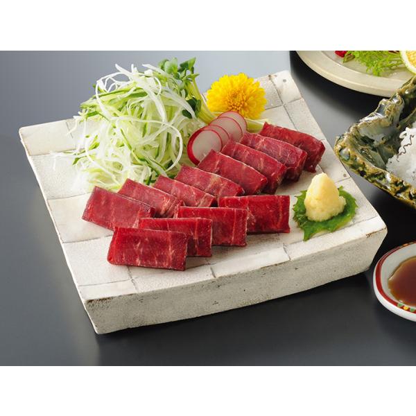 国産(北西太平洋)ヒゲ鯨の赤肉刺身セットです。100gずつにわけて真空しておりますので少量ずつ使用可能で使いやすくなっております。醤油に生姜やにんにく、わさびなどを添えてお召し上がりください。◆赤肉解凍の仕方◆キッチンペーパーにつつみ、冷蔵...