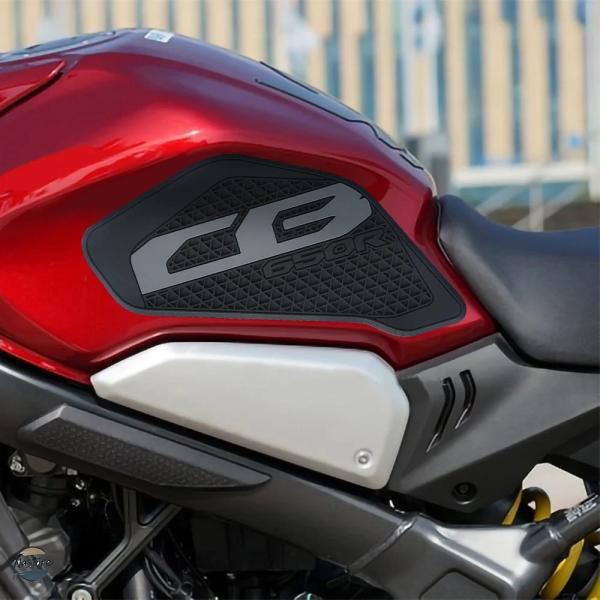 バイク ACCESSORIE サイドタンクパッド膝ホンダ CB650R 2019-2024当店の商品は海外製品が主となります。画像をよくご確認お願いします。・商品はTOPもしくは、オプションでご選択した商品となります。＊セット、個別での商品...