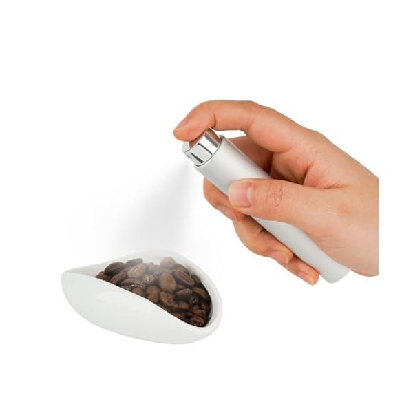 白/-/1・Color:白・コーヒー計量トレイセットコーヒー豆の計量やコーヒーを淹れる際の注ぎに便利で、持ちやすくスペースを取りません。 挽く前に1?2回スプレーすると、コーヒー粉の静電気を効果的に軽減できます。 クレマを作るのに欠かせない...