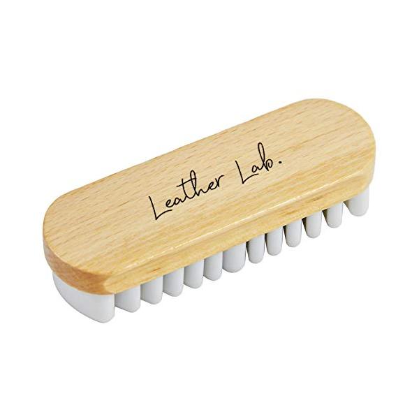 起毛革用ブラシホワイト/Free/9510230000・パッケージ個数:1・特殊ゴム素材の「消しゴム効果」で、毛足の奥にたまったホコリをしっかり吸着。白っぽくなったスェード製品を美しくよみがえらせます。・起毛革製品の表面にこびりついた汚れを...