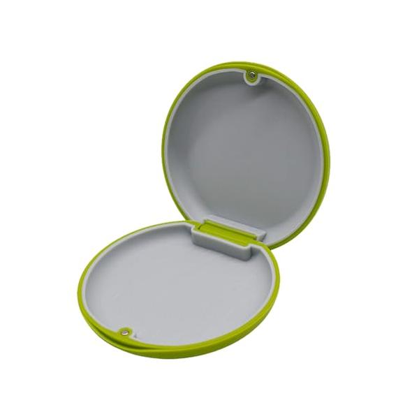 グリーン/-/TPYH06・Color:グリーン・収納便利このマウスピースケースは実用性と見栄えを兼ね備え、エレガントな外観と共に、マウスピースを摩擦から保護し、清潔に保管できます。持ち運び便利でバッグやポケットに簡単に入れ、外出や旅行時に...