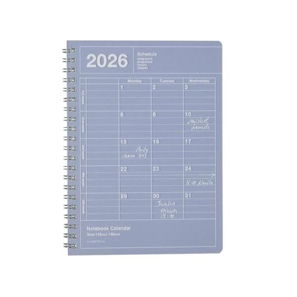 パープル/-/-・Color:パープル・高級画用紙を使った書き味の良さが魅力的で、見開きで使える縦型タイプの「ノートブックカレンダー」。2026年版では、人気のシティライト、ネオンブルー、パープルが新たに仲間入り、シーンを選ばず使いやすいベ...