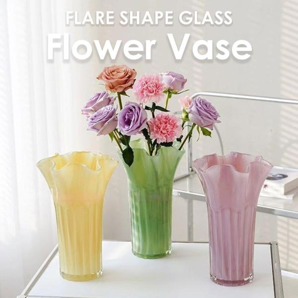サイズ(約)16.5×25×9cm素材／材質ガラス色ピンク(桃色)系/イエロー(黄色)系/グリーン(緑色)系商品説明特徴的な形状で色鮮やかな花瓶が登場しました。口部分の独特なデザイン「フレアー型」は、お部屋の雰囲気を明るくかわいらしく演出し...
