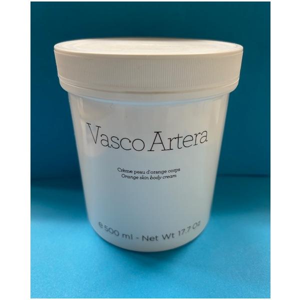 ボディトリートメントクリーム（業務用）むくみ、セルライトが気になる方のためのボディークリームです。植物エキスが引き締まったボディラインに整え、滑らかな肌を保ちます。朝と夜、またはどちらか1回、ランフォの後脚全体又は気になる部分に手のひらでや...