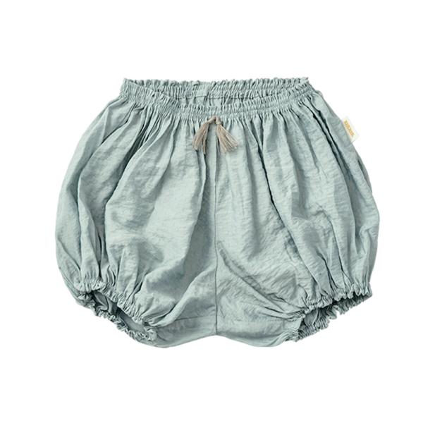 ■ bloomers ■ぽんぽんと弾むようなフォルムと、ファニーなジャガード生地で、誰もが思わず笑顔になるルックスへ。【デザイン】ごろんと転がったり、よちよち動いたり。赤ちゃんの柔らかな動きを丸く包み込みます。ベビー期の特徴でもある丸みを生...