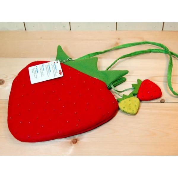 おでかけにぴったりのポシェット。ハンカチやおやつなど、お出掛けが楽しくなります。メーカー　ハバ（HABA）メーカー国　ドイツ素材綿/ポリエステルハバ(HABA) キッズバッグ ストロベリーナチュラルリビングはあすつくに対応しています。●翌日...