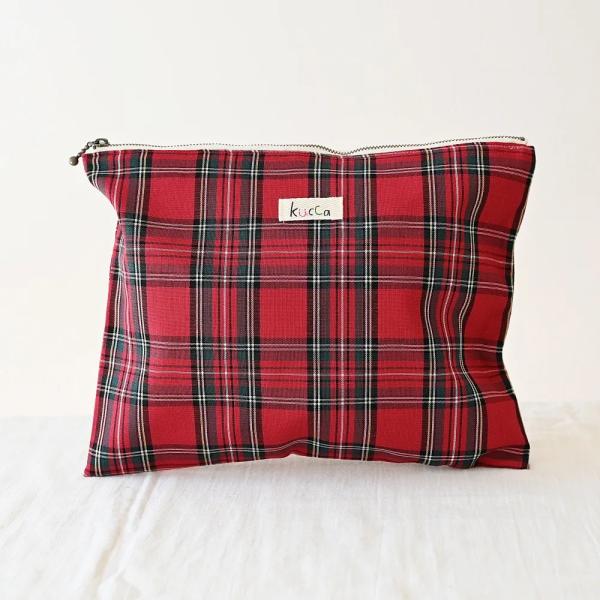 Kuccaで大人気商品の『防水巾着ポーチ』にフラットポーチタイプが登場しました！♪きんちゃくタイプ同様、内側は防水シートなので、濡れたおむつだけでなく、水着や濡れてしまった汚れもののお洋服など入れにご使用出来ます。マグやお菓子、離乳食入れに...