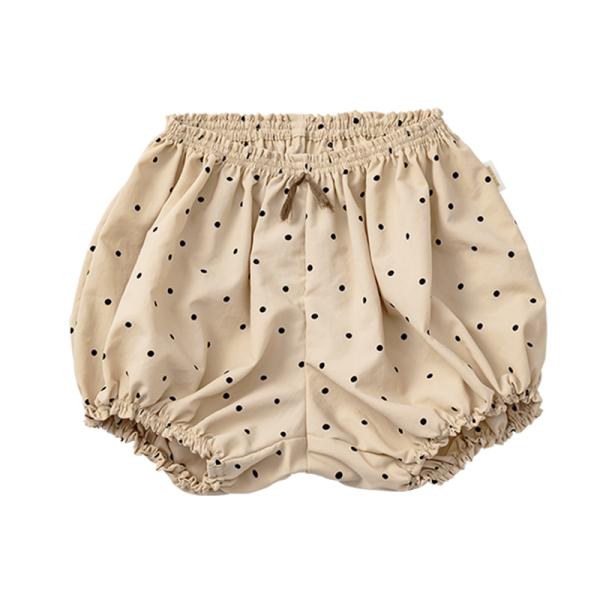 ■ bloomers ■ぽんぽんと弾むようなフォルムと、ファニーなジャガード生地で、誰もが思わず笑顔になるルックスへ。【デザイン】ごろんと転がったり、よちよち動いたり。赤ちゃんの柔らかな動きを丸く包み込みます。ベビー期の特徴でもある丸みを生...