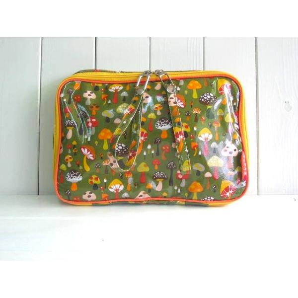 Ehako(エハコ) おむつポーチ カラフルキノコカーキ薄型(ビニールコーティング)ナチュラルリビングはあすつくに対応しています。●翌日お届け　平日15時・日祝14時までのご注文は翌日お届け　(対象地域：甲信越 北陸 関東 東海 関西 中国...