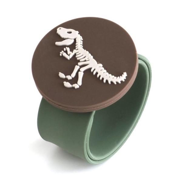 腕にパチッとするだけでクルっと簡単に巻き付き、小さなお子様でもカンタン装着♪虫の嫌いな香りで虫を寄せ付けません。お気に入りのモチーフを見つけてね♪■使用精油成分　ミント・シトロネラ■サイズ【バンド】縦22.5cm×幅2cm【モチーフ】直径4...