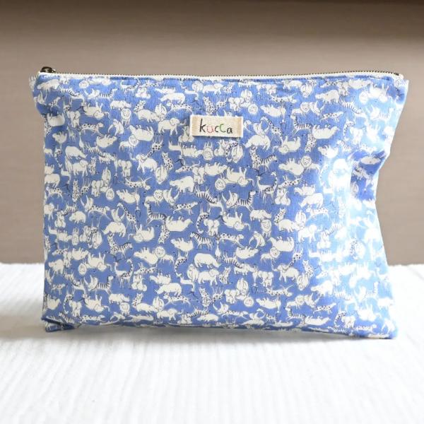 Kuccaで大人気商品の『防水巾着ポーチ』にフラットポーチタイプが登場しました！♪きんちゃくタイプ同様、内側は防水シートなので、濡れたおむつだけでなく、水着や濡れてしまった汚れもののお洋服など入れにご使用出来ます。マグやお菓子、離乳食入れに...