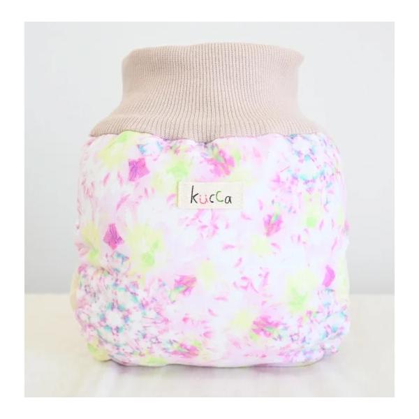 【kucca】とはkucca(クッカ)とは、店主のモロイ氏が自身の妊娠、出産、育児を通して、実際にしようする赤ちゃんとママの気持ちになって企画、制作されたすべてがオリジナル商品。おむつは赤ちゃんが「毎日ずっとつけている」もの。そのストレスは...