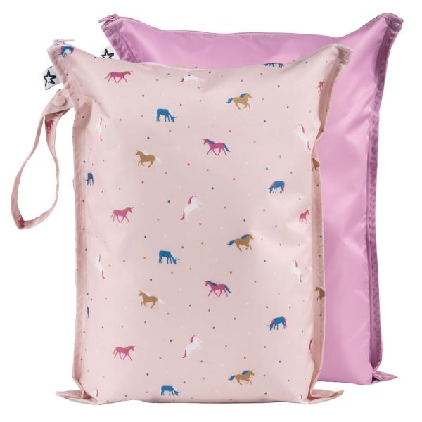 オムツ・着替え・濡れた水着・おもちゃ・旅行品入れに！洗い替えに便利な柄と無地の2枚セットです。・防水加工なので汚れに強く、水もしみこみにくい。・PVC・BPA・BPS、フタル酸不使用で安心な素材。・ファスナー付きで物が落ちる心配なく、横幅い...