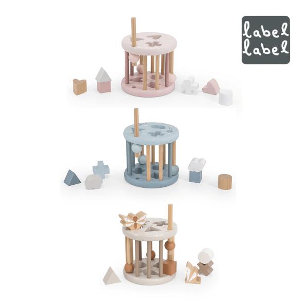 木製のスライダーにクルマを落とすと、軽快なリズムで滑ります。4台のクルマがついているから、ノンストップで繰り返し転がせたり、目で追うことができます。指先遊びで脳の発達を促し、追視能力を養います。友達や兄弟姉妹で転がし合っても楽しい！ウッデン...