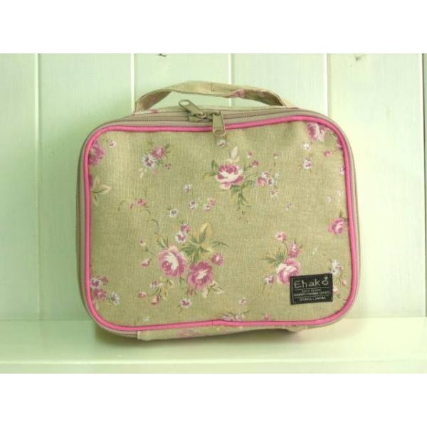 ママのお出かけ便利なお助けグッズ！！スタイリッシュに楽しくお出かけできます。使いやすい持ち手とすぐに取り出せるアウトポケット付。お尻ふき、ティッシュなども一緒に入れてこれ１つでトイレにも持っていけて、とっても便利！！おむつポーチとしての、ご...