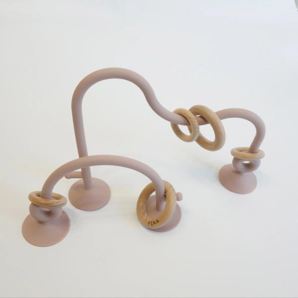 ■fikaの商品について■fika(フィーカ)の商品は保育士ママ監修。保育士だからこそわかるママの気持ちに寄り添った商品作りをしています。シリコンは赤ちゃんのお口に直接入るものですので、BPAフリー、フタル酸エステル等の環境ホルモンを含まな...