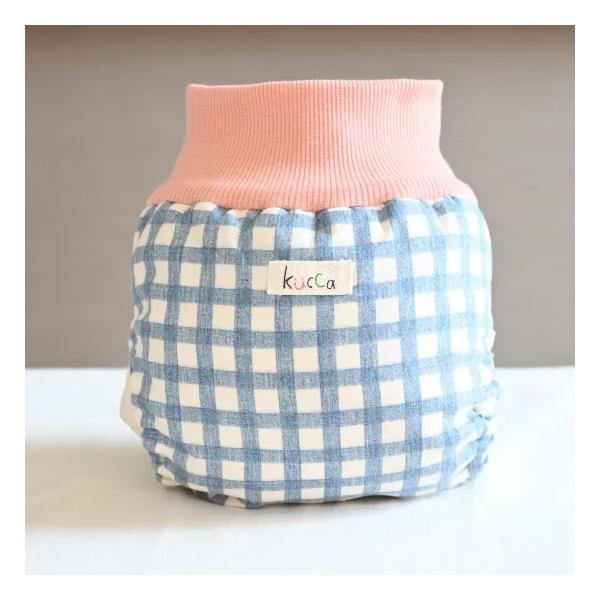【kucca】とはkucca(クッカ)とは、店主のモロイ氏が自身の妊娠、出産、育児を通して、実際にしようする赤ちゃんとママの気持ちになって企画、制作されたすべてがオリジナル商品。おむつは赤ちゃんが「毎日ずっとつけている」もの。そのストレスは...