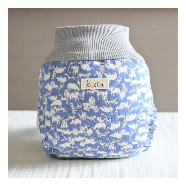 【kucca】とはkucca(クッカ)とは、店主のモロイ氏が自身の妊娠、出産、育児を通して、実際にしようする赤ちゃんとママの気持ちになって企画、制作されたすべてがオリジナル商品。おむつは赤ちゃんが「毎日ずっとつけている」もの。そのストレスは...