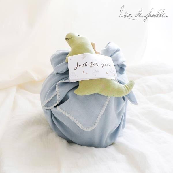 「Lien de famille（リヤンドファミーユ ）」はフランス語で「家族のつながり」を意味します。新たにこの世に生を受けたベビーは、喜びと希望にあふれた、たったひとりのかけがえのない存在。そんな絆とつながりの誕生に、寄り添える存在でい...